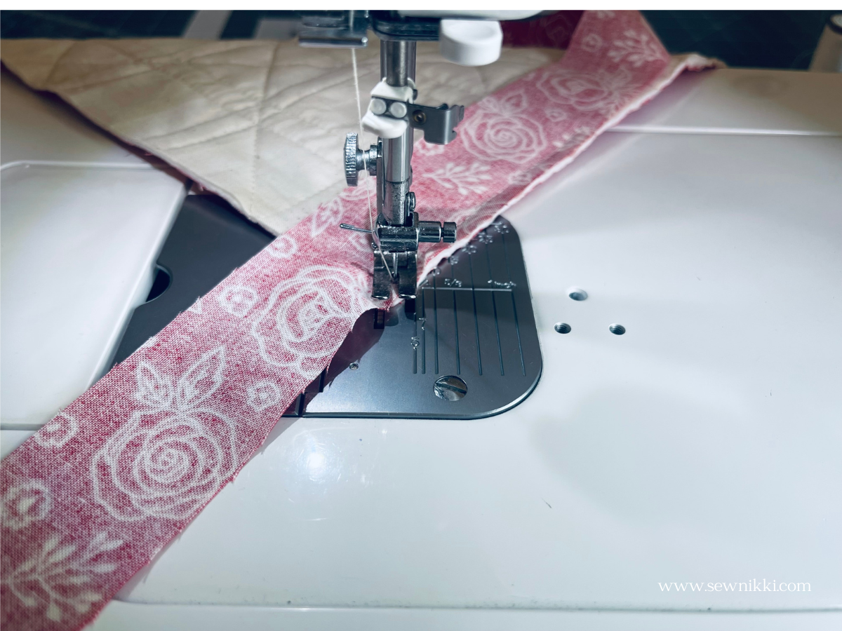 How to Bind a Quilt - Easy Single Fold Binding - Sew Nikki