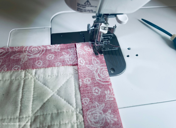 How to Bind a Quilt - Easy Single Fold Binding - Sew Nikki