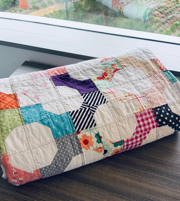 Free Bow Tie Quilt Pattern - Rose's Quilt - Sew Nikki