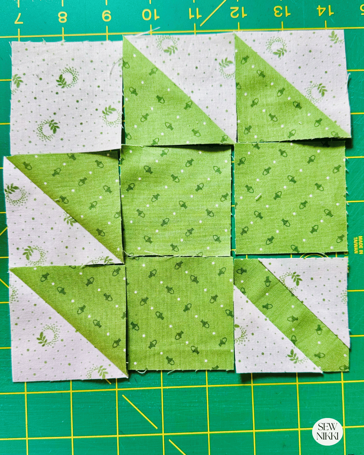 Free Maple Leaf Quilt Block Pattern and Tutorial - Sew Nikki